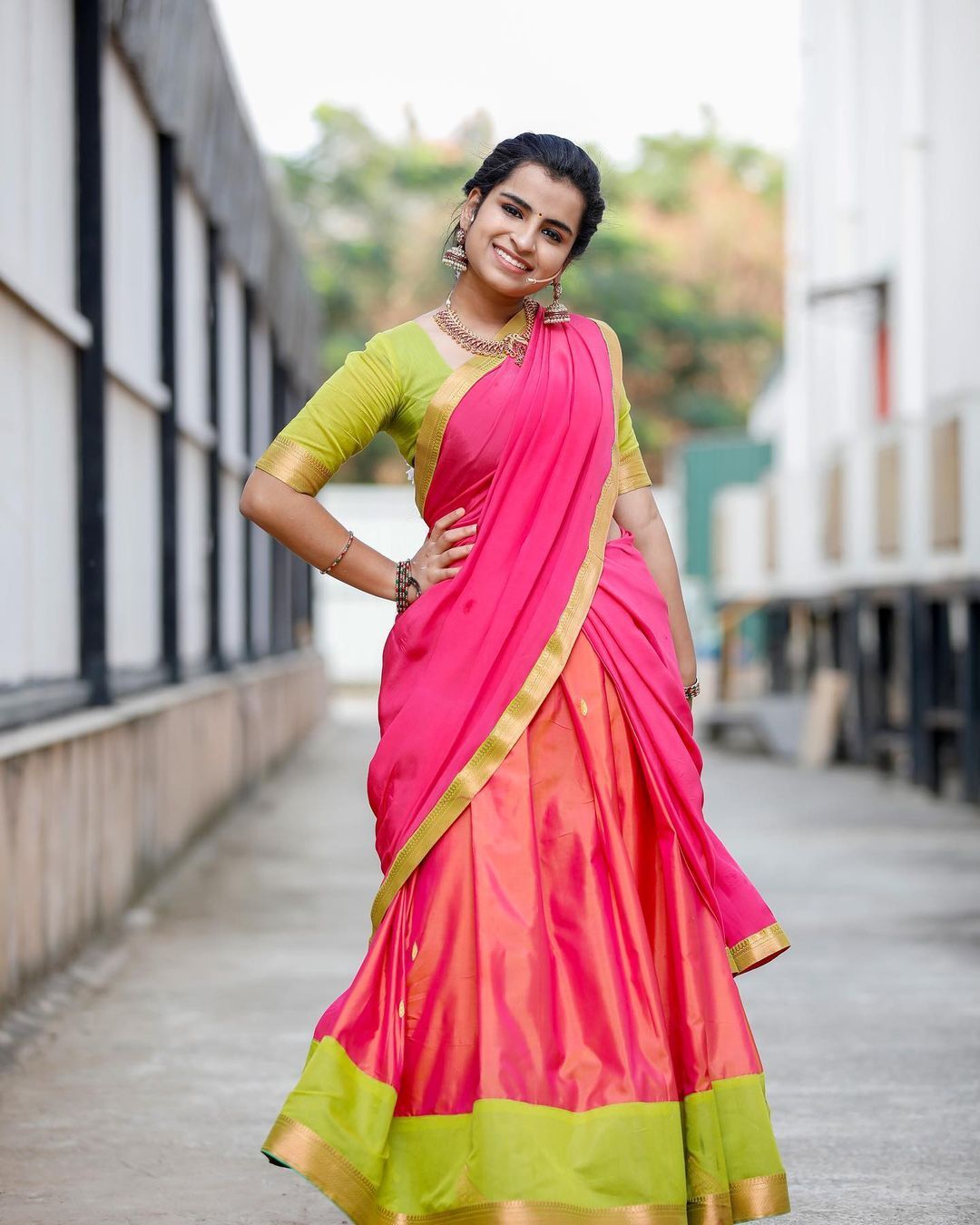 அட யார் இந்த கிராமத்து கிளி… குக் கோமாளி சிவாங்கியின் கலக்கல் போட்டோஸ் ...