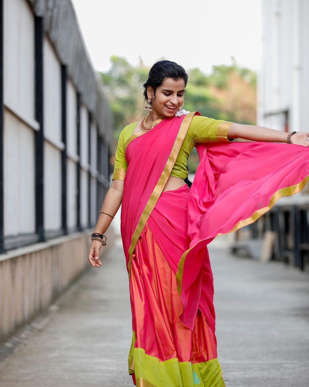 அட யார் இந்த கிராமத்து கிளி… குக் கோமாளி சிவாங்கியின் கலக்கல் போட்டோஸ் ...