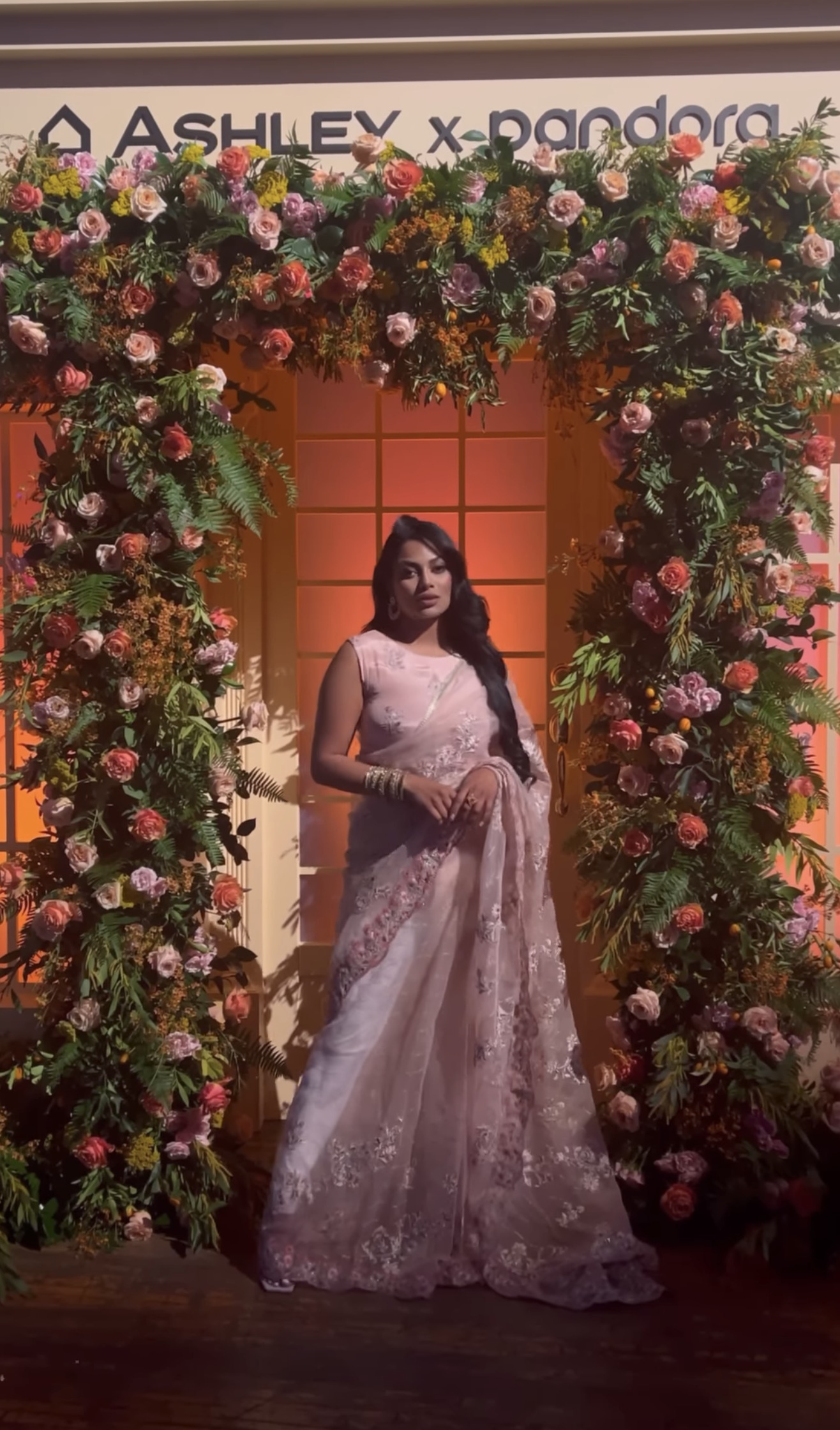 உண்மையிலேயே நீங்க கொலைகாரி தான்.. ரசிகர்களை அழகால கொன்னுட்டீங்கலே ...