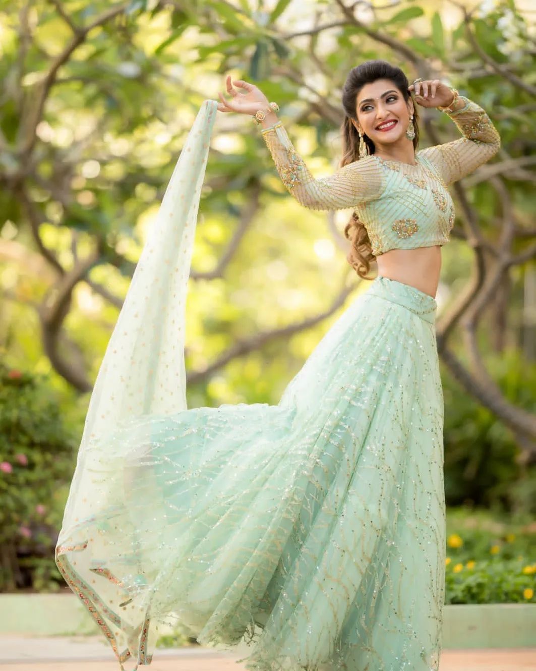 அட...நம்ம குக்கு பாப்பா இது...ஏஞ்சல் போல் மின்னுறாரே...அக்ரஷரா ரெட்டி ...