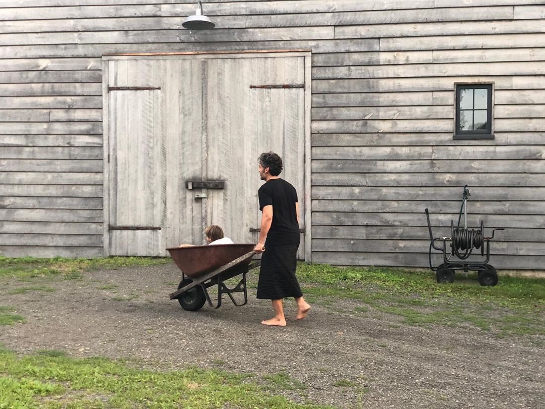 Fans Are Loving Oscar Issac's Look At London MoonKnight Premiere: Here ...