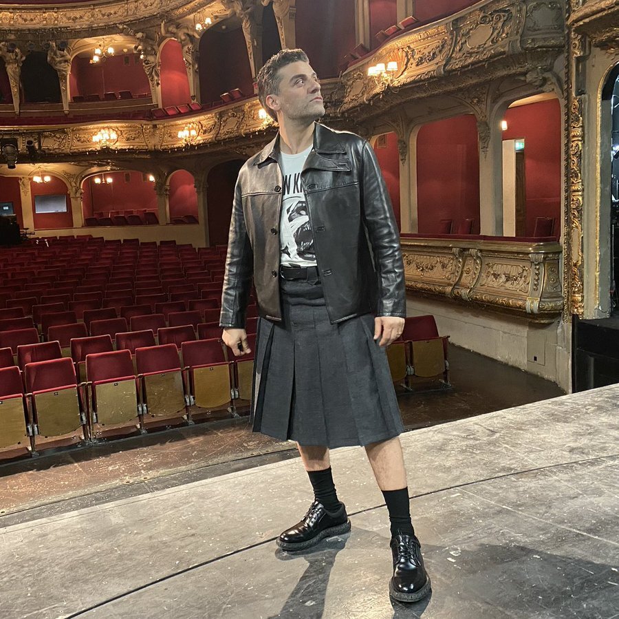 Fans Are Loving Oscar Issac's Look At London MoonKnight Premiere: Here ...