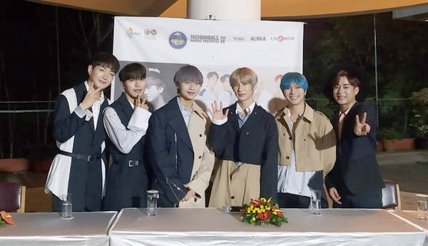 KPop Artists Who Performed In India And Met Desi Fans: KARD, IN2IT And ...