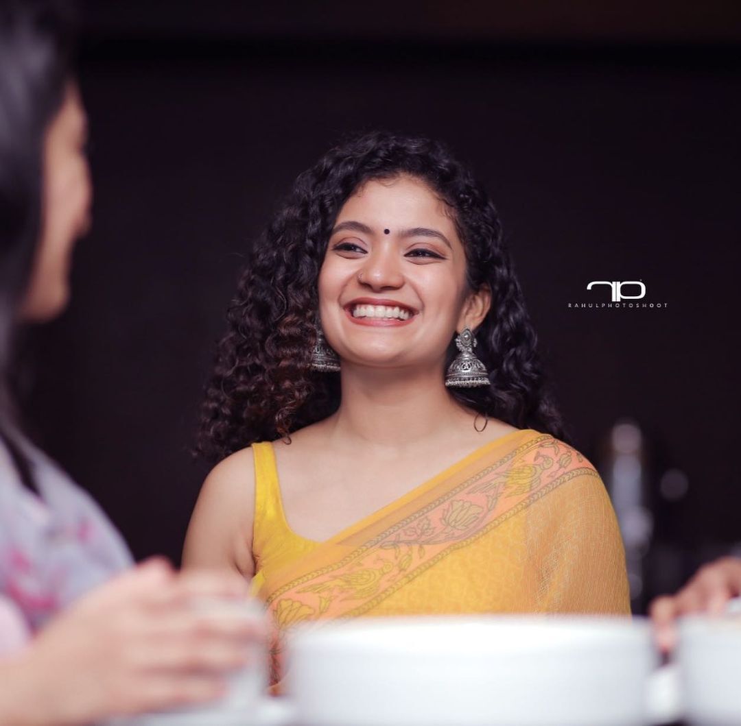 ചുരിദാറില്‍ സിമ്പിള്‍ ലുക്കില്‍ അന്ന ബെന്‍, ചിത്രങ്ങൾ കാണാം | Malayalam ...