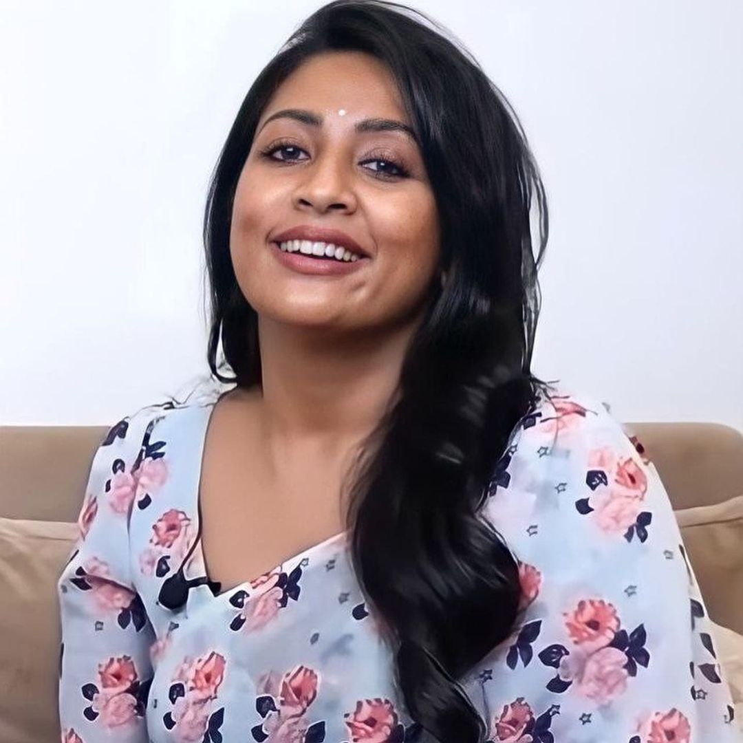 കറുപ്പില്‍ സ്റ്റൈലന്‍ ലുക്കില്‍ നടി, ചിത്രം നോക്കൂ | Mollywood Actress ...