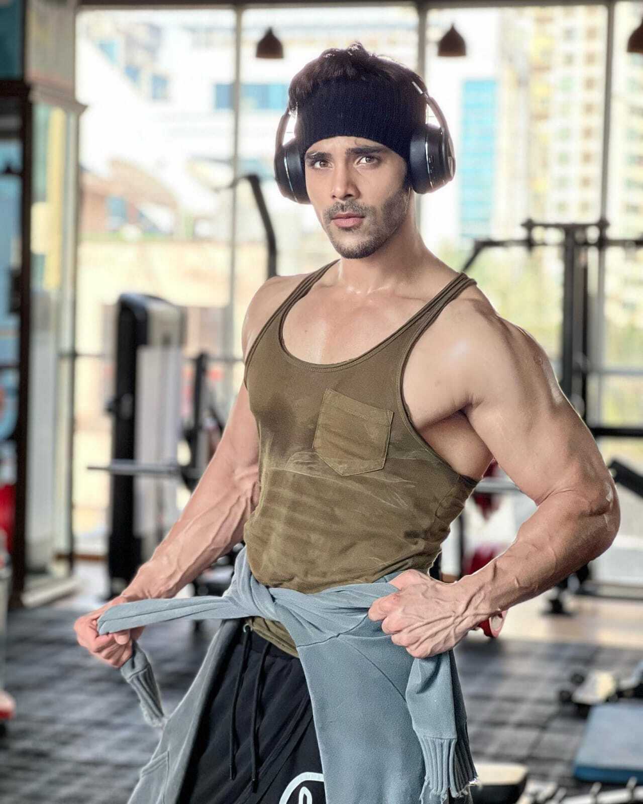 Naagin 6 Star Simba Nagpal's Ripped Physique Will Make You Go Green ...