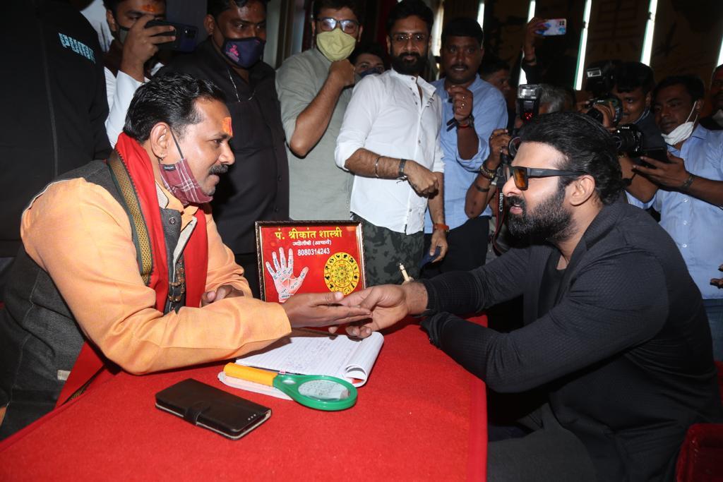 Prabhas And Pooja Hegde Pictures From Radhe Shyam Trailer Launch In ...