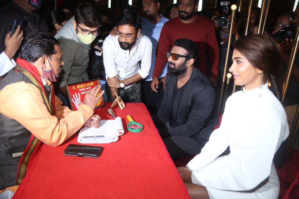 Prabhas And Pooja Hegde Pictures From Radhe Shyam Trailer Launch In ...