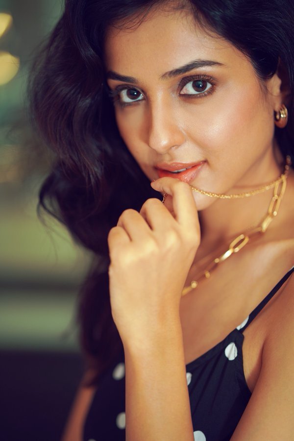 பளிங்கு சிலையாய் மின்னும் ரியா சுமன் | Actress Riya Suman Latest Photos ...