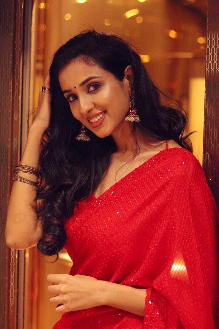 சேலையில் வீடுகட்ட தயாராகும் மன்மத லீலை நடிகை | Riya Suman Photos ...