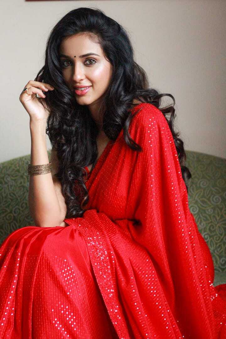 சேலையில் வீடுகட்ட தயாராகும் மன்மத லீலை நடிகை | Riya Suman Photos ...