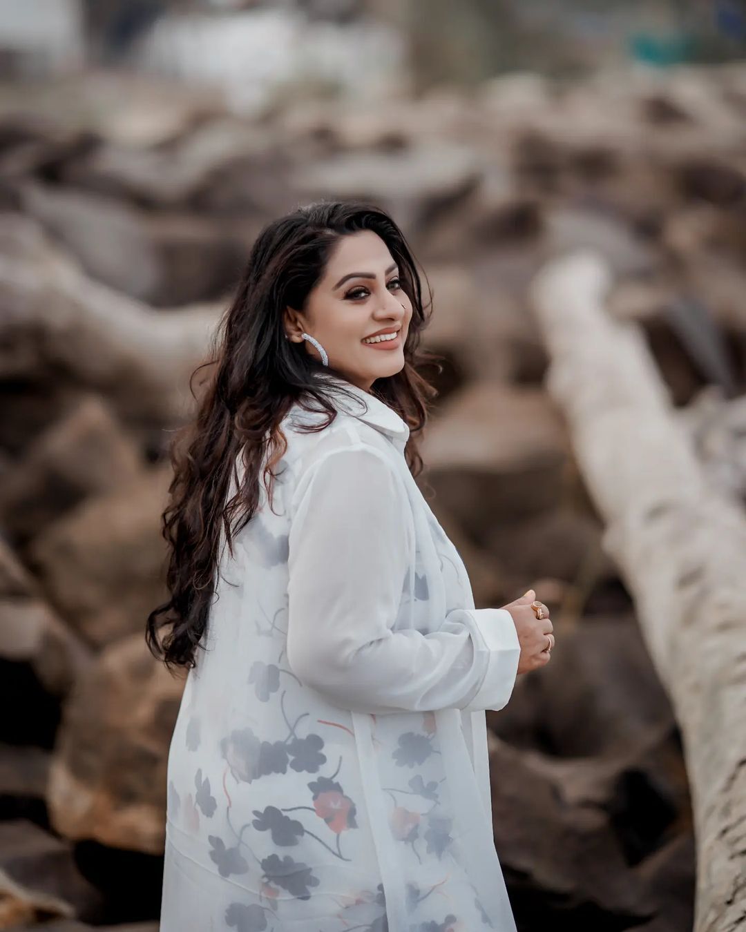 സ്റ്റൈലിഷ് ലുക്കിൽ ബീന ആന്റണി, മിനിസ്ക്രീൻ താരത്തിൻ്റെ പുത്തൻ ഫോട്ടോസ് ...