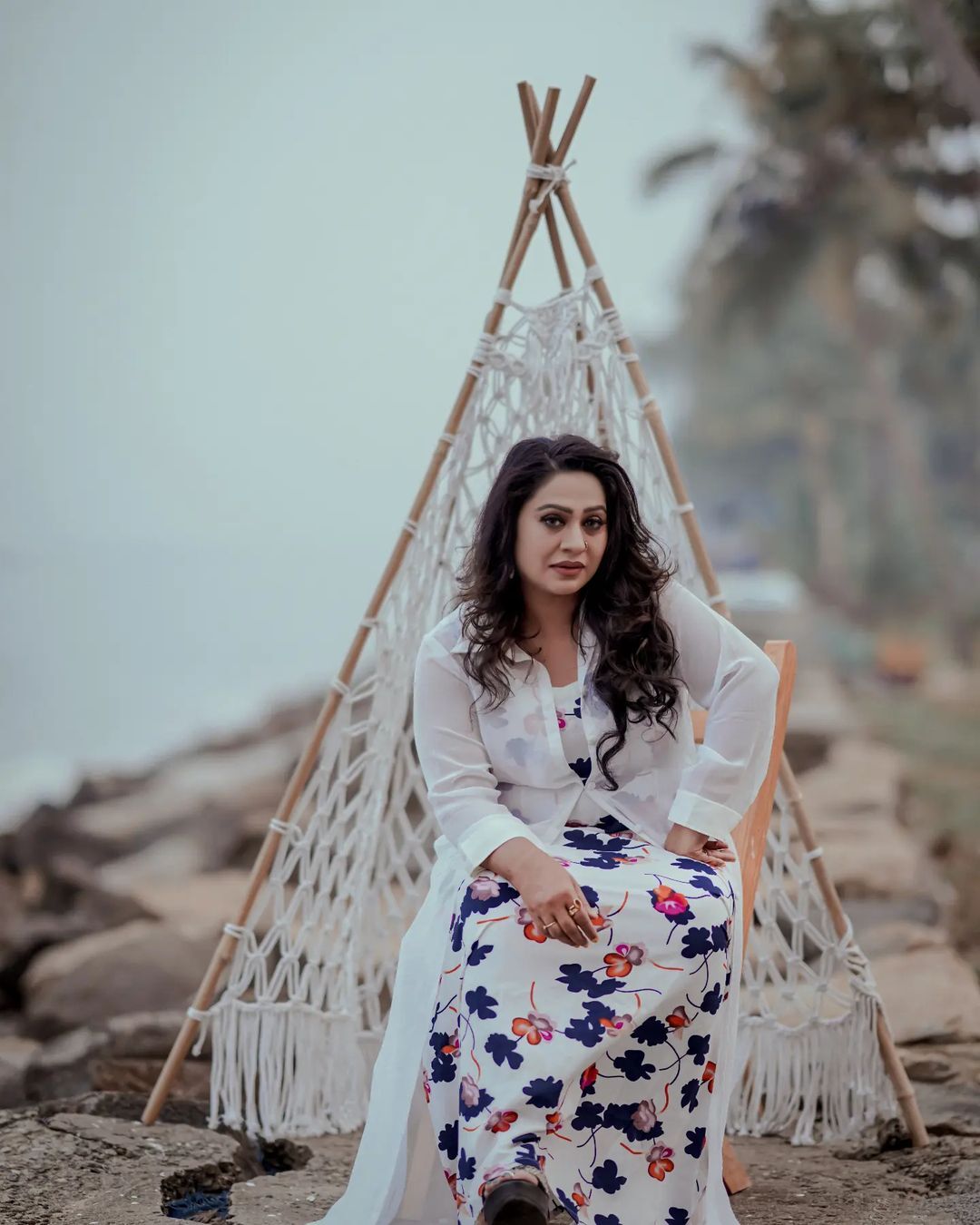 സ്റ്റൈലിഷ് ലുക്കിൽ ബീന ആന്റണി, മിനിസ്ക്രീൻ താരത്തിൻ്റെ പുത്തൻ ഫോട്ടോസ് ...