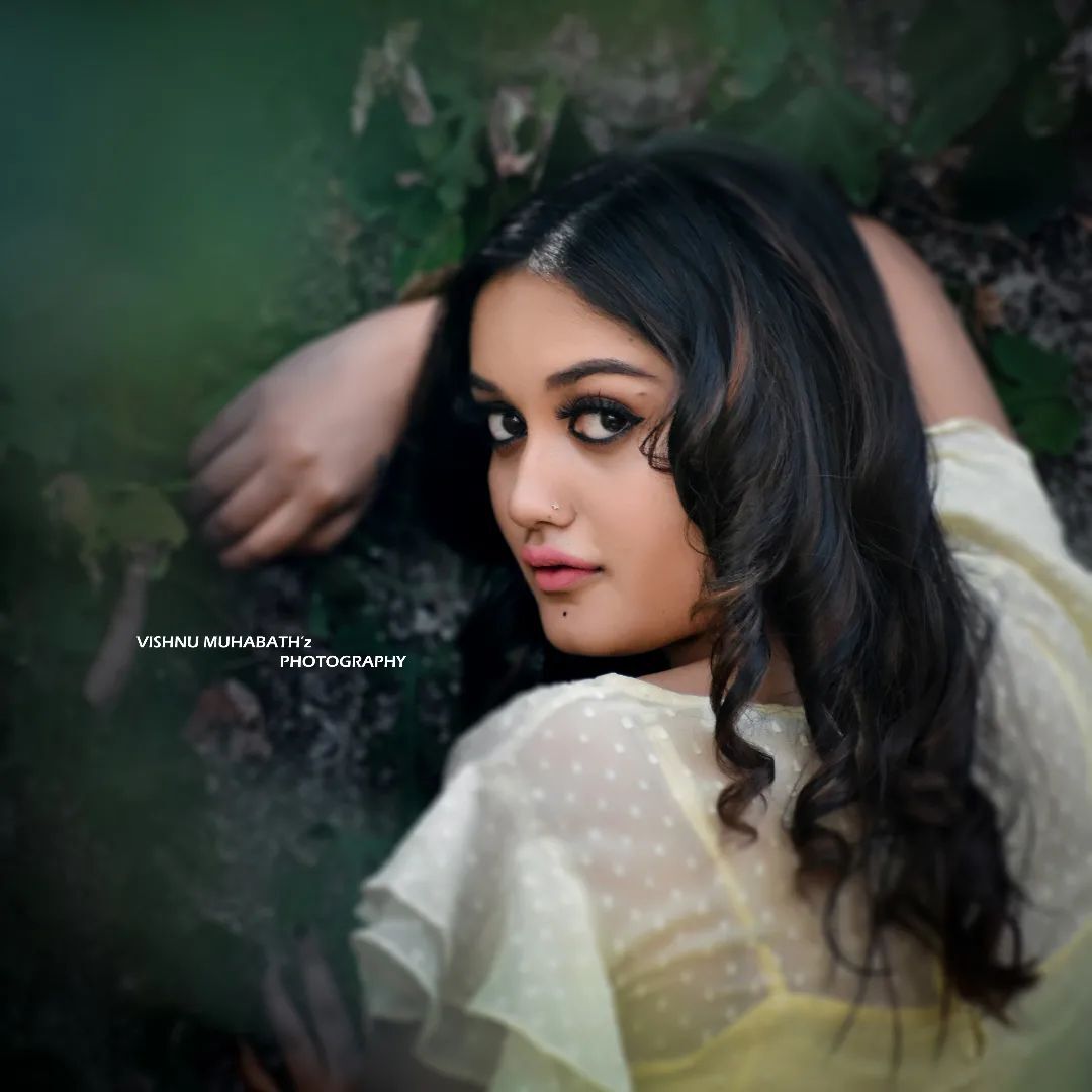 കുടുംബവിളക്കിലെ ശീതൾ, ക്യൂട്ട് ലുക്കിൽ നടി ശ്രീലക്ഷ്മി ശ്രീകുമാറിൻ്റെ ...