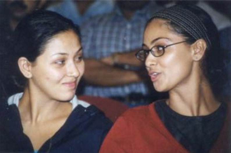 20 வருஷம் ஆயிடுச்சு.. தனது தங்கை மோனலை நினைத்து உருகும் சிம்ரன்! மோனல் மற்றும் சிம்ரன் ...