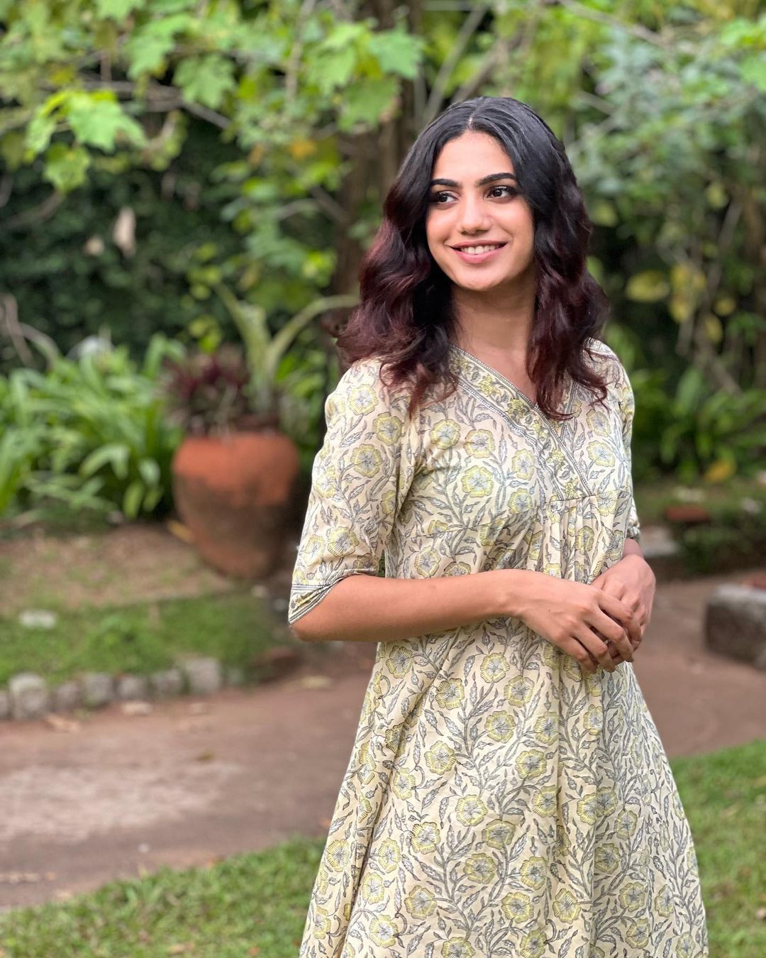 കറുപ്പഴകിൽ മനോഹരിയായി ദീപ തോമസ്, വേറിട്ട ചിത്രങ്ങൾ കാണാം | Actress ...