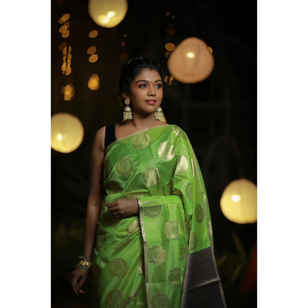 இது என்ன புது மாடல் ஜாக்கெட்டா?... கலக்குறீங்க ரித்விகா! | Actress ...