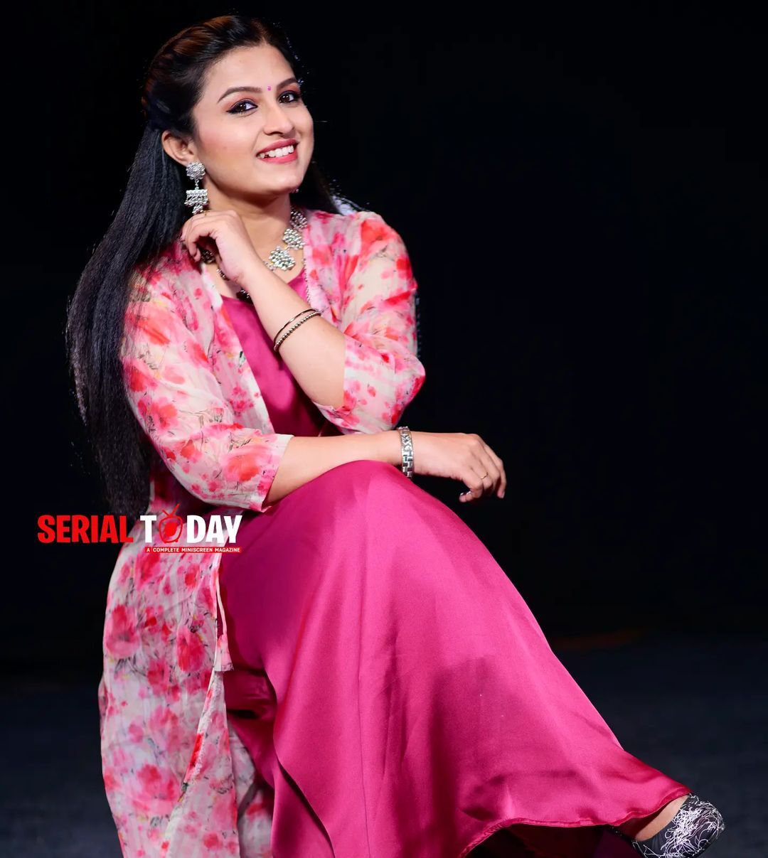 റോസാപ്പൂവ് പോലെ പ്രിന്റഡ് ഗൗണിൽ സൗപർണിക സുഭാഷ്, ചിത്രങ്ങൾ കാണാം | Actress Souparnika Subhash New ...