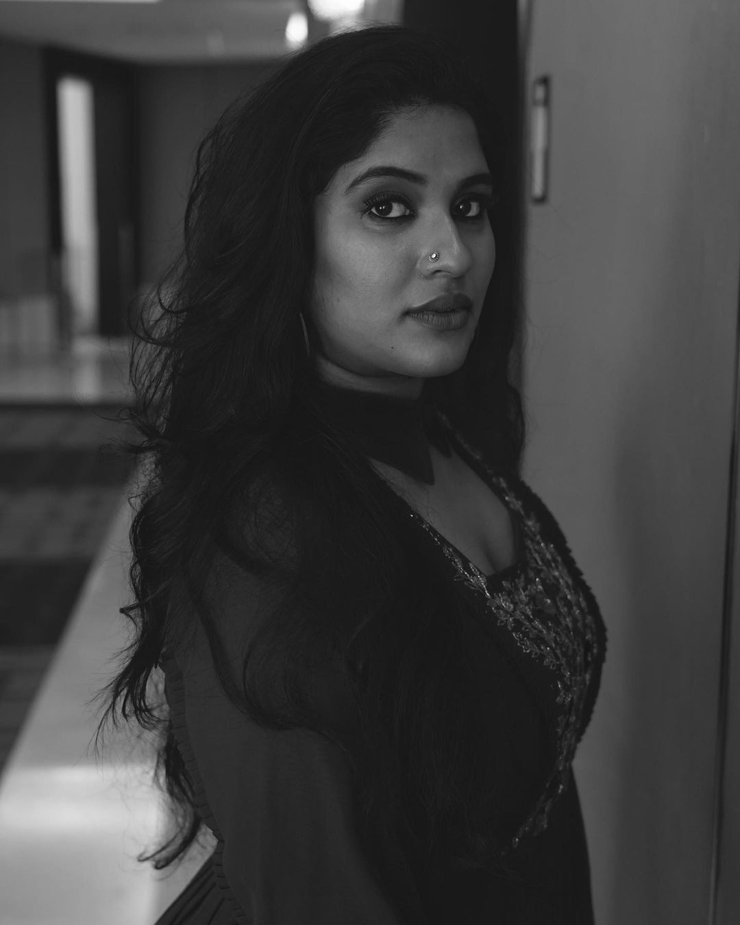 സാരിയിൽ ഗ്ലാമറസ് ലുക്കുമായി രാധിക രാധാകൃഷ്ണൻ, ചിത്രങ്ങൾ കാണാം | Anchor ...