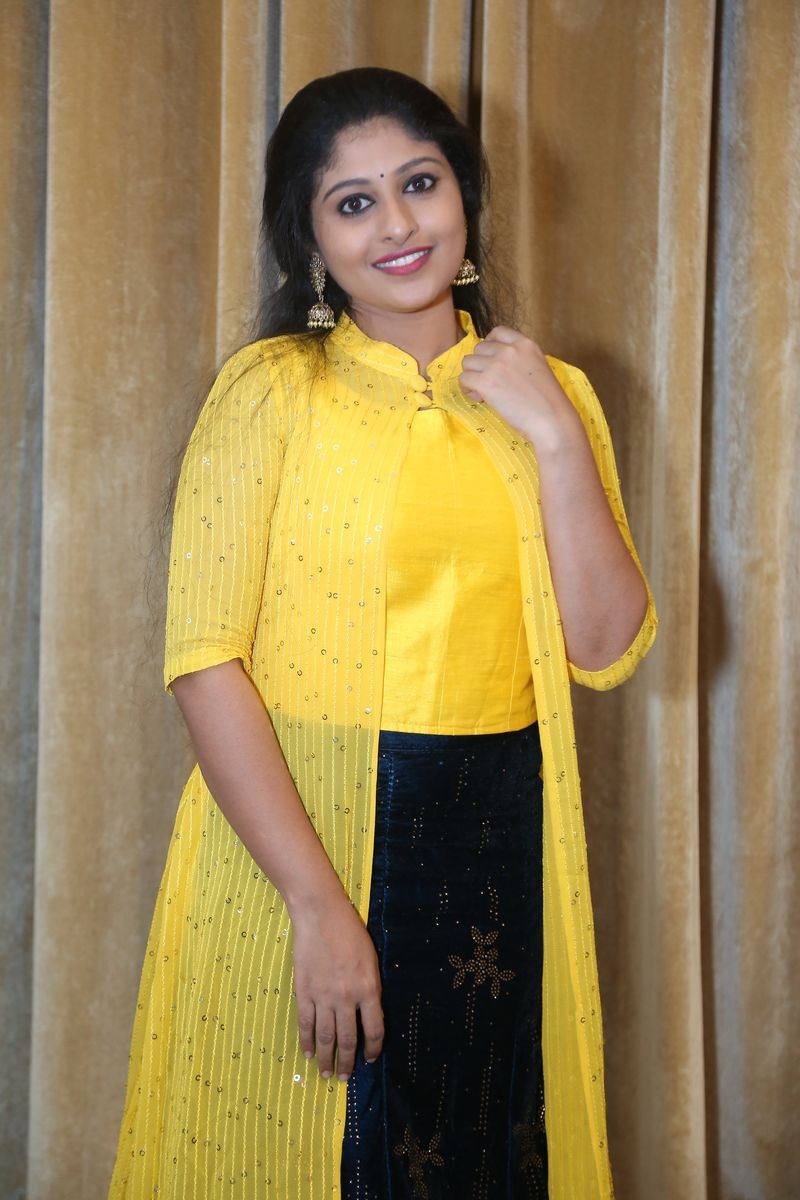 Aparna Devi Photos: Find Latest HD Images, Pictures, Stills & Pics ...