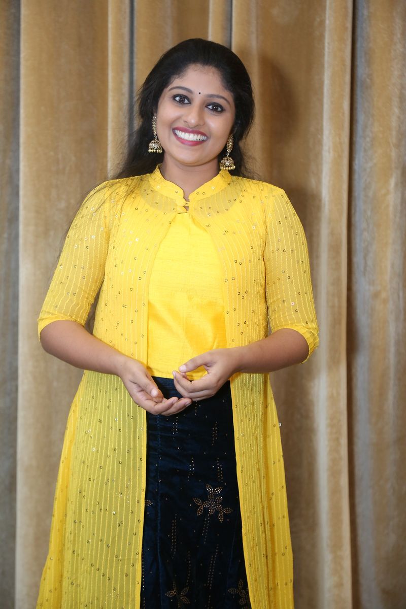 Aparna Devi Photos: Find Latest HD Images, Pictures, Stills & Pics ...