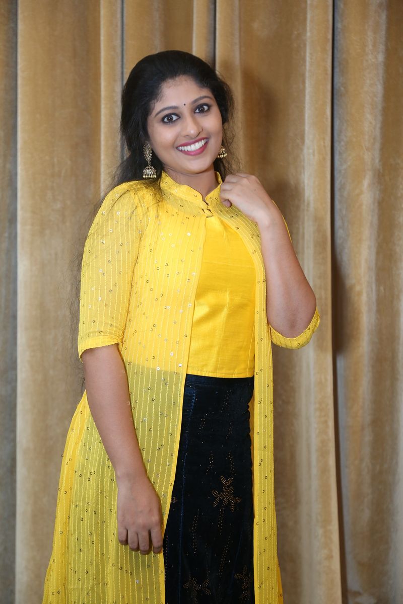 Aparna Devi Photos: Find Latest HD Images, Pictures, Stills & Pics ...