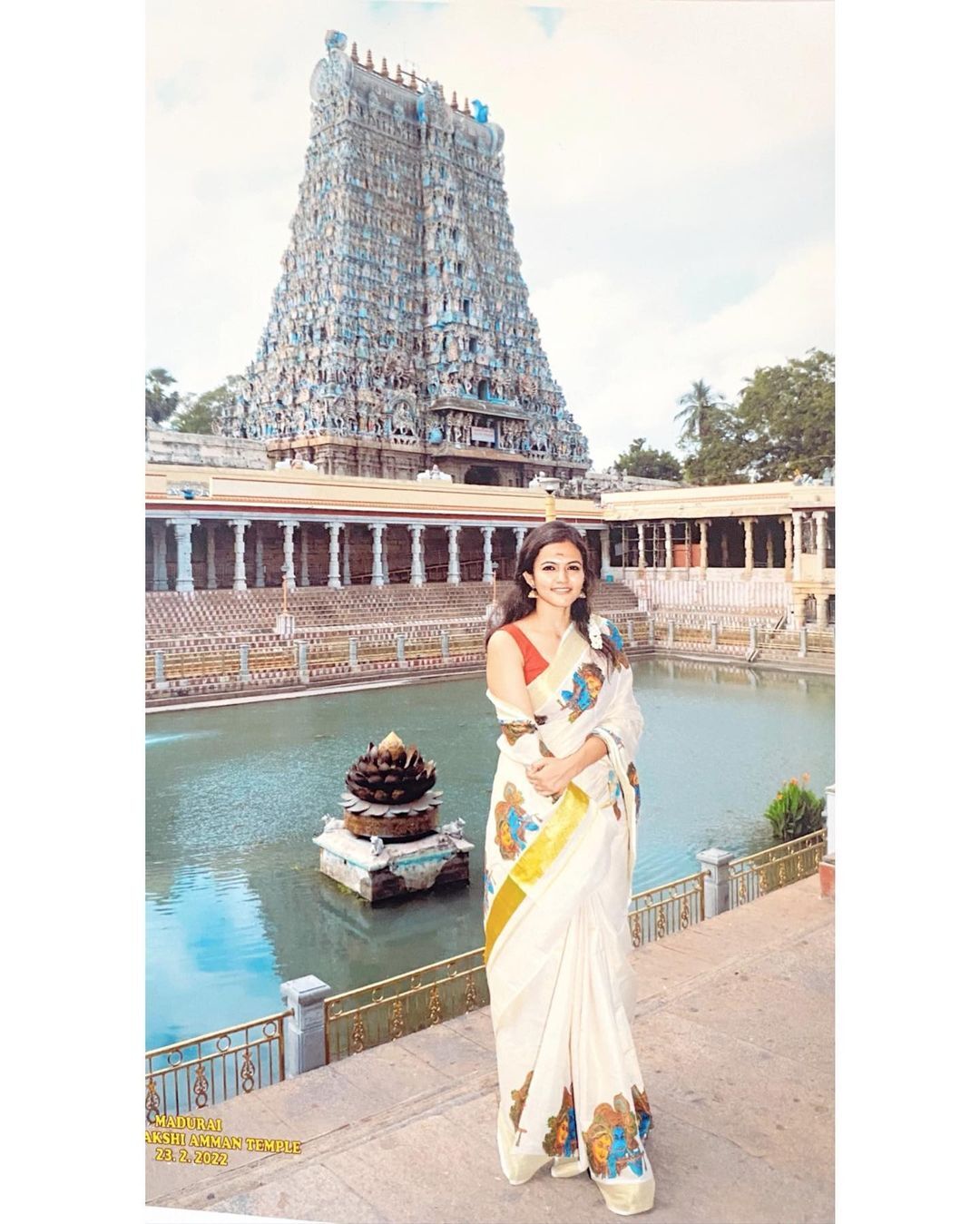 சுடிதாரில் சும்மா சுண்டி இழுக்கும் பீஸ்ட் நடிகை.. அபர்ணா தாஸின் செம ...