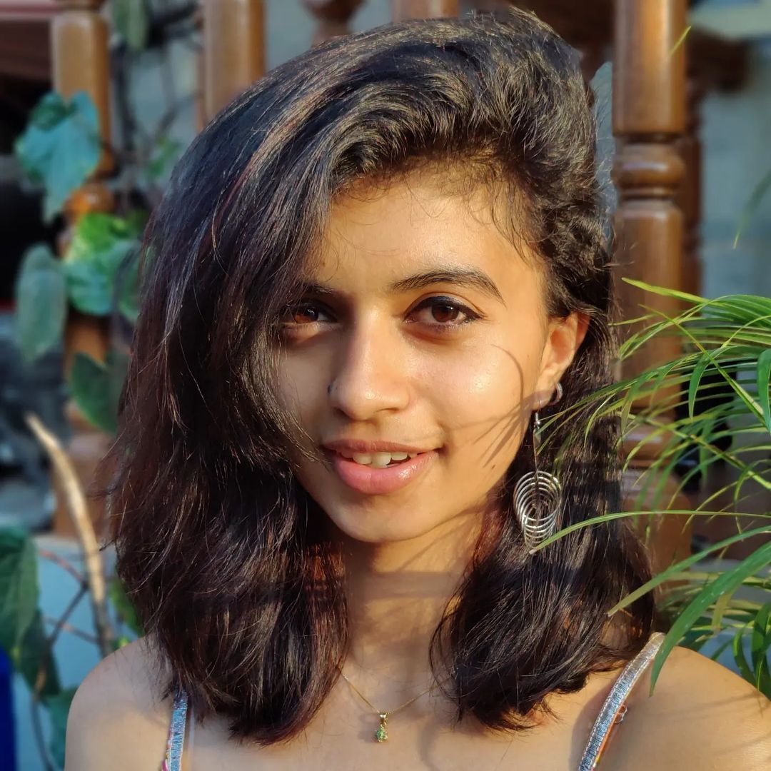 அம்மாவான பிறகும் ‘எருமை சாணி’ ஹரிஜா எவ்ளோ ஹாட்டா இருக்காரு பாருங்க ...