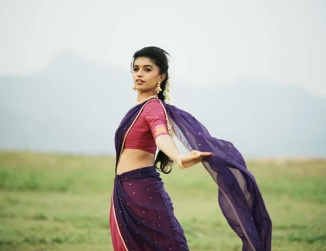 அம்மாவான பிறகும் ‘எருமை சாணி’ ஹரிஜா எவ்ளோ ஹாட்டா இருக்காரு பாருங்க ...