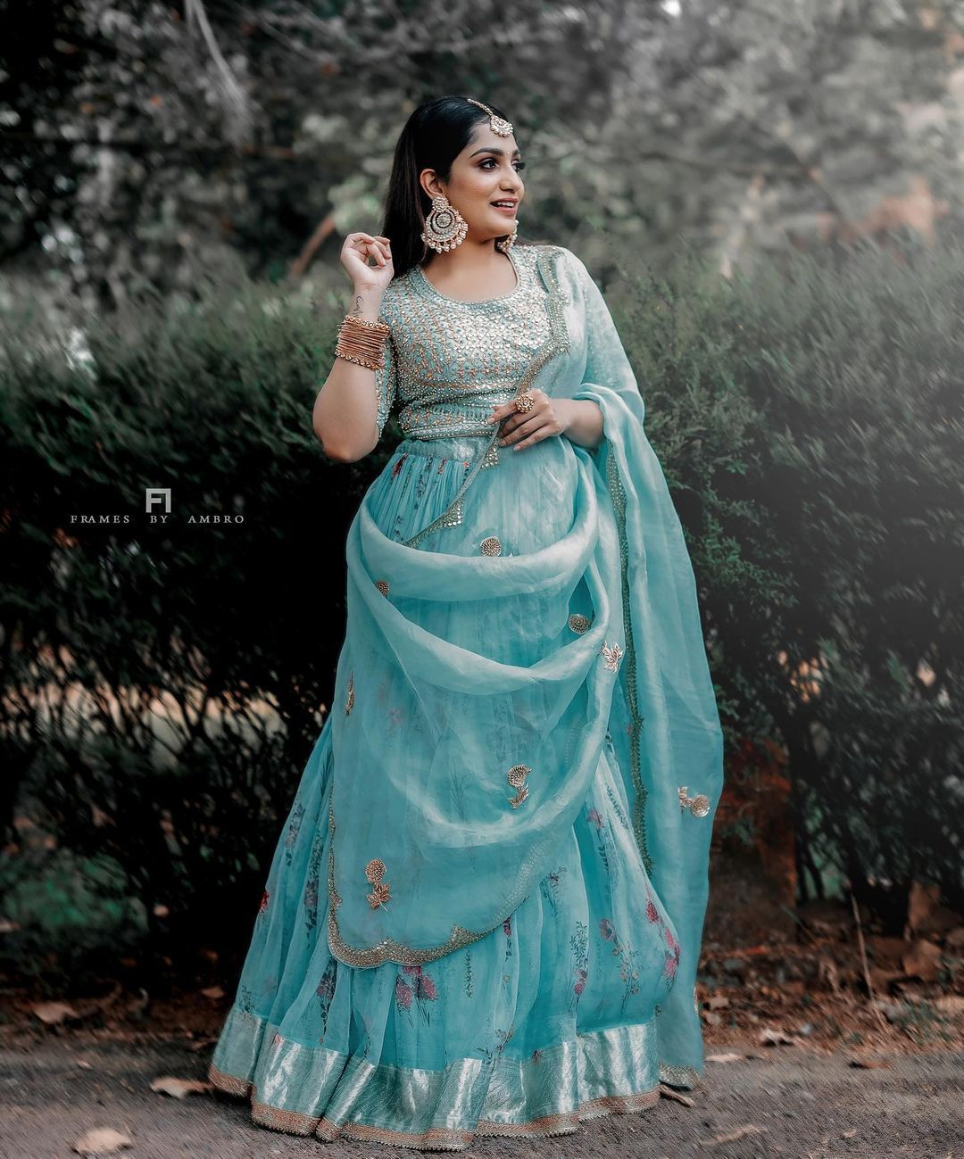 ലഹങ്കയിൽ മണിവാട്ടിയെപ്പോലെ ആര്യ, വൈറൽ ഫോട്ടോകൾ കാണാം | Gorgeous Actress ...