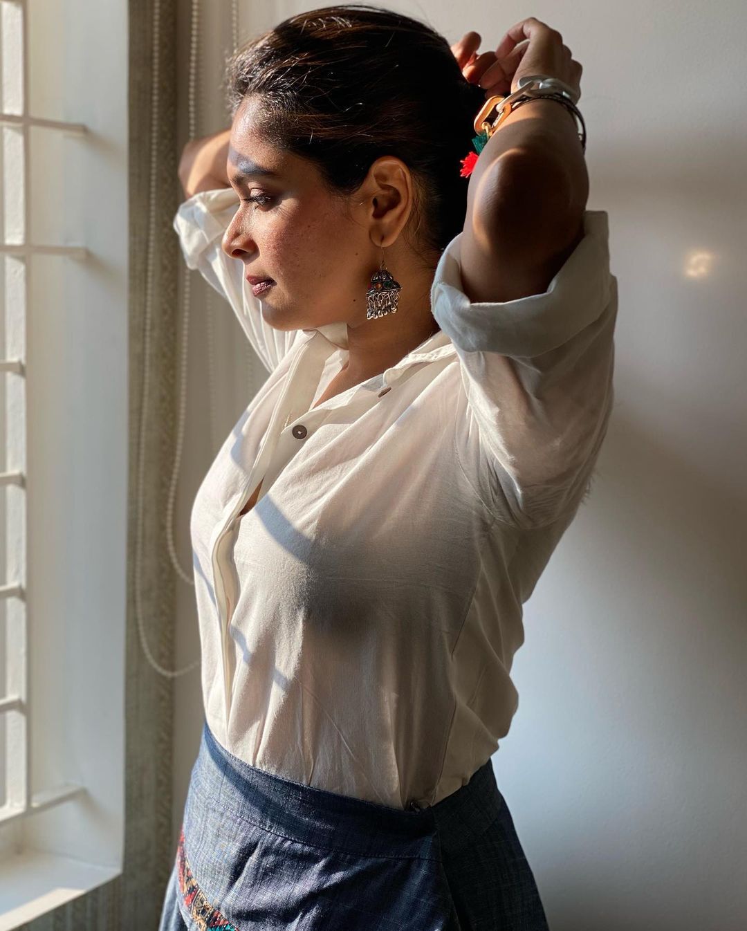 சூரிய ஒளியில் தகதகன்னு மின்னும் கிகி விஜய் | KiKi Vijay Shared Pictures In Sun Light - Filmibeat ...