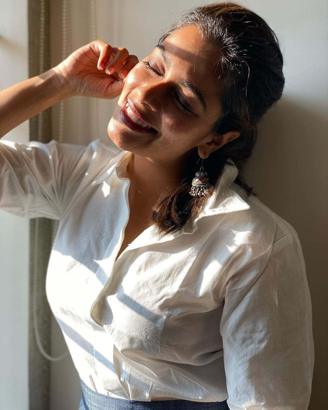 சூரிய ஒளியில் தகதகன்னு மின்னும் கிகி விஜய் | KiKi Vijay Shared Pictures In Sun Light - Filmibeat ...