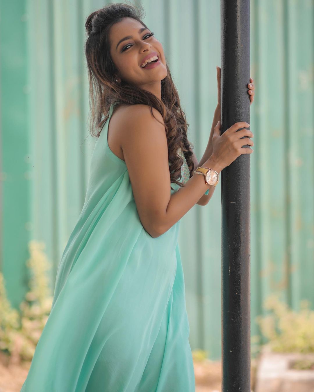 சூரிய ஒளியில் தகதகன்னு மின்னும் கிகி விஜய் | KiKi Vijay Shared Pictures In Sun Light - Filmibeat ...