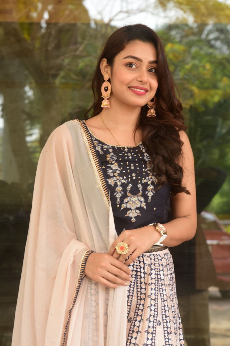 Moksha Photos: Find Latest HD Images, Pictures, Stills & Pics - Filmibeat