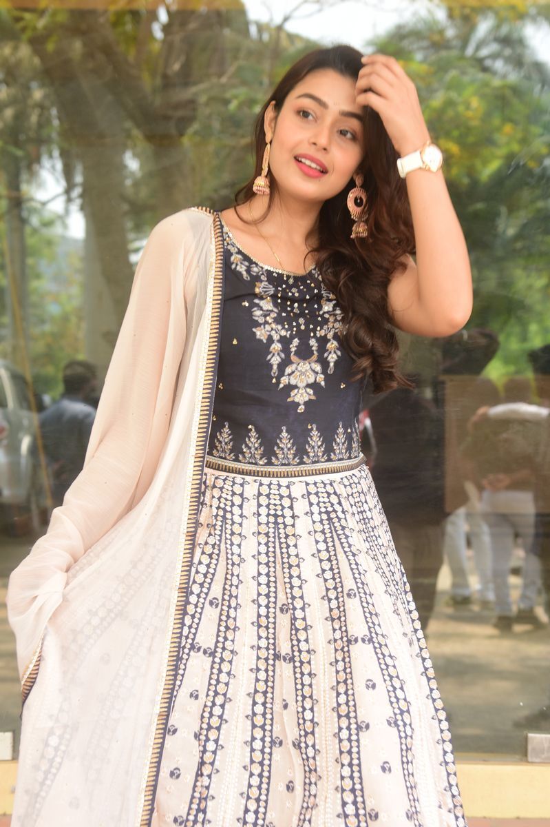 Moksha Photos: Find Latest HD Images, Pictures, Stills & Pics - Filmibeat