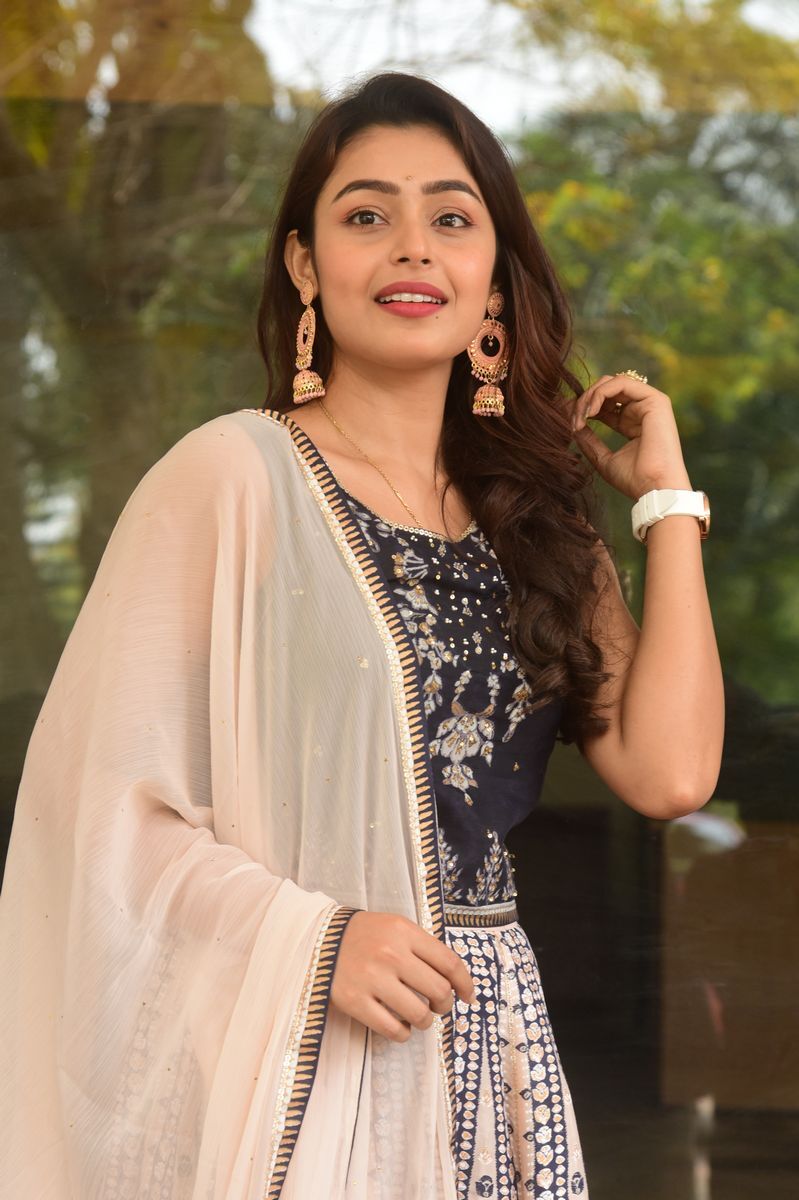 Moksha Photos: Find Latest HD Images, Pictures, Stills & Pics - Filmibeat