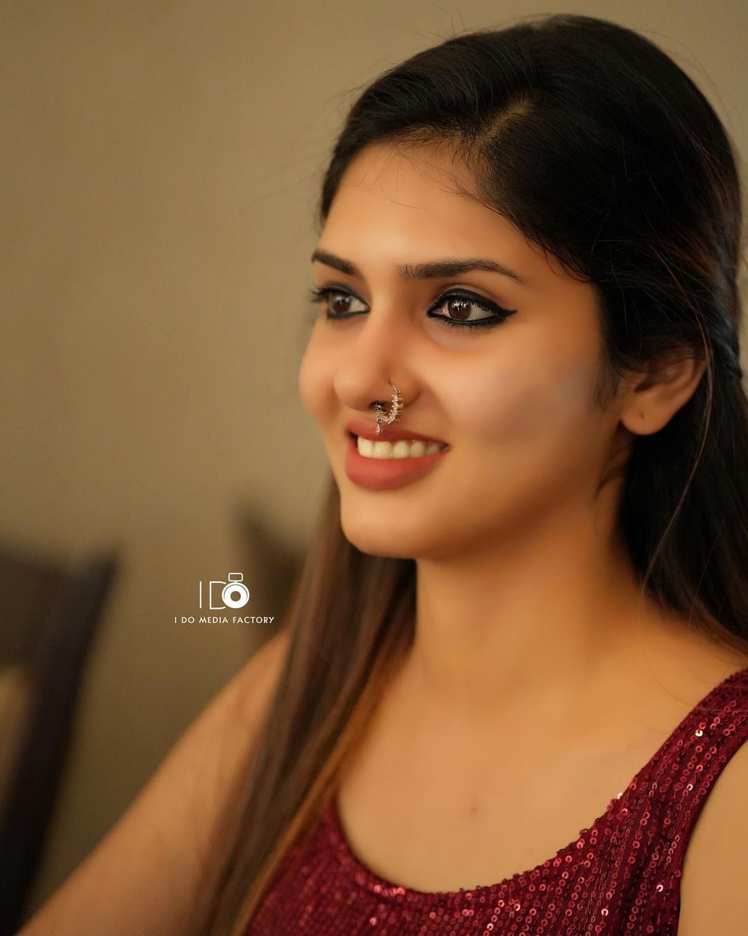 ക്യൂട്ട് ലുക്കില്‍ ഗായത്രി സുരേഷ്; ട്രോളന്മാര്‍ക്ക് കയ്യടിക്കാം ...