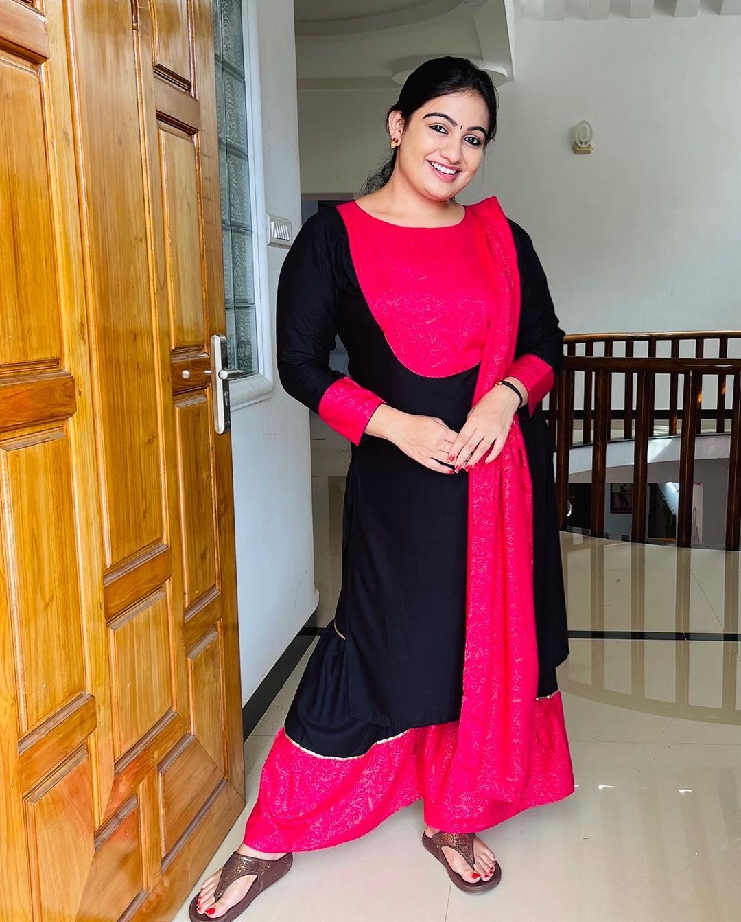 സിംപിൾ സ്റ്റൈലിൽ മാൻവി, സീരിയൽ നടിയുടെ മനോഹരമായ ഫോട്ടോസിതാ | Serial ...