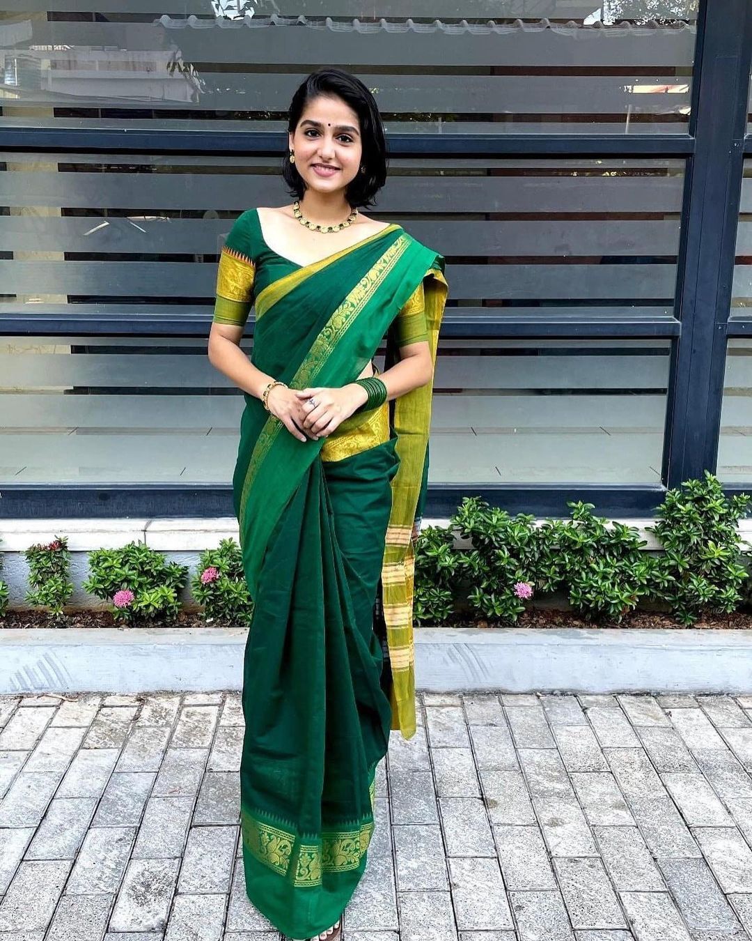 സിമ്പിൾ സ്റ്റൈലിൽ അനശ്വര രാജൻ, നടിയുടെ ക്യൂട്ട് ചിത്രങ്ങളിതാ | Young ...