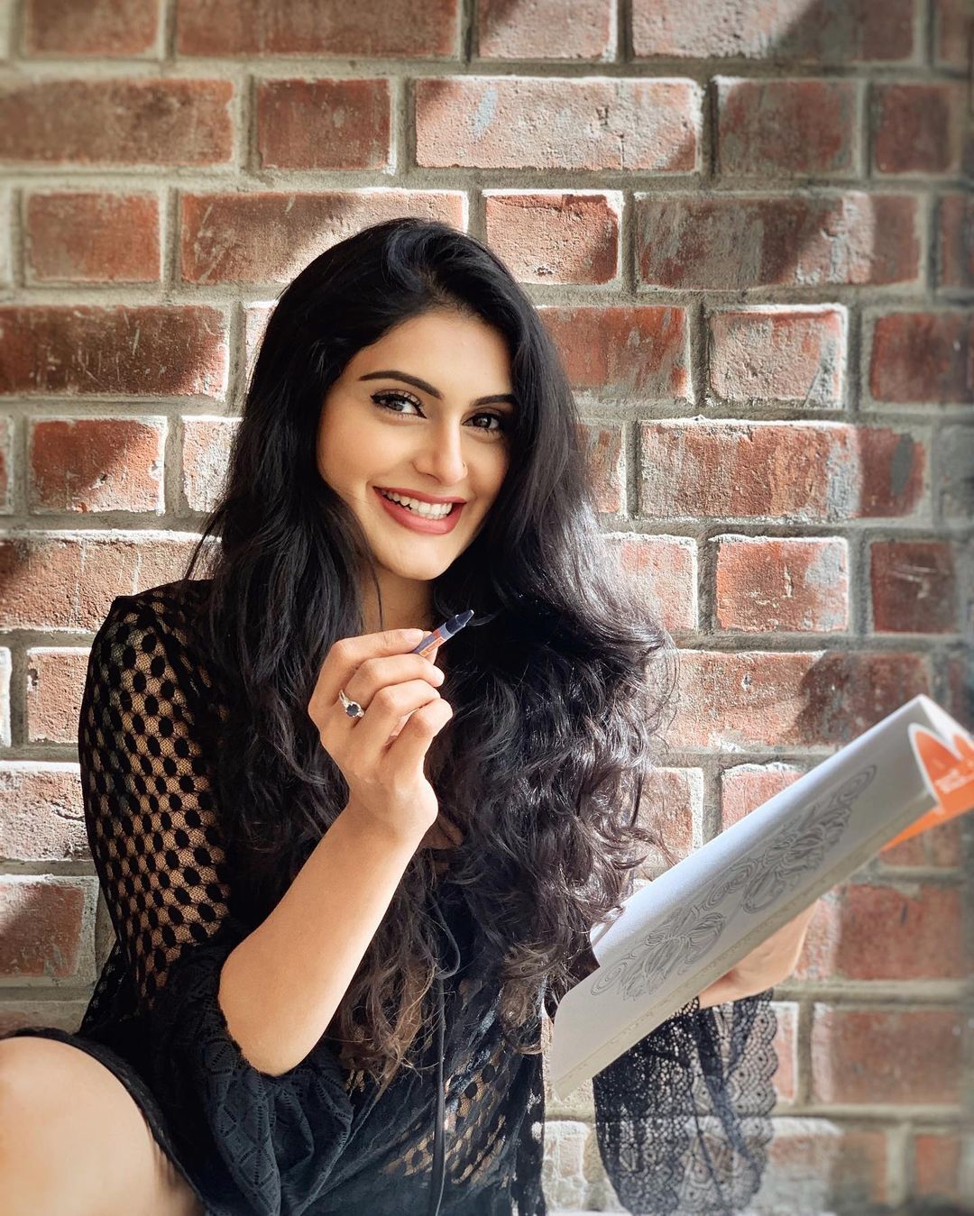 നീളൻ ഗൗണിൽ ഗ്ലാമറസായി ഷാനു സുരേഷ്, ചിത്രങ്ങൾ കാണാം | Actress-Model ...