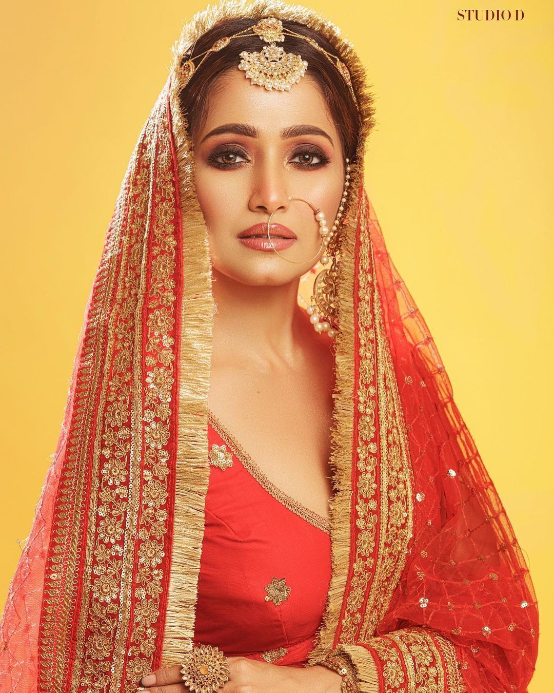 ಬಣ್ಣ ಬಣ್ಣದ ಡ್ರೆಸ್‌ನಲ್ಲಿ ಮಿಂಚಿದ ನಟಿ ಸುದೀಪ್ತ ಬ್ಯಾನರ್ಜಿ | Actress Sudipta ...