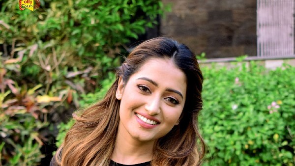 ಬಣ್ಣ ಬಣ್ಣದ ಡ್ರೆಸ್‌ನಲ್ಲಿ ಮಿಂಚಿದ ನಟಿ ಸುದೀಪ್ತ ಬ್ಯಾನರ್ಜಿ | Actress Sudipta ...