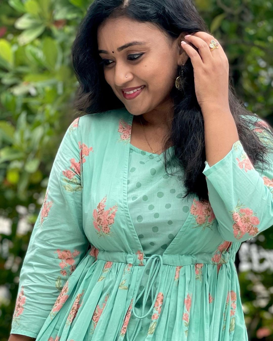 സ്റ്റൈലന്‍ ലുക്കില്‍ വരദ, ചിത്രങ്ങൾ കാണാം | Malayalam Serial Actress ...