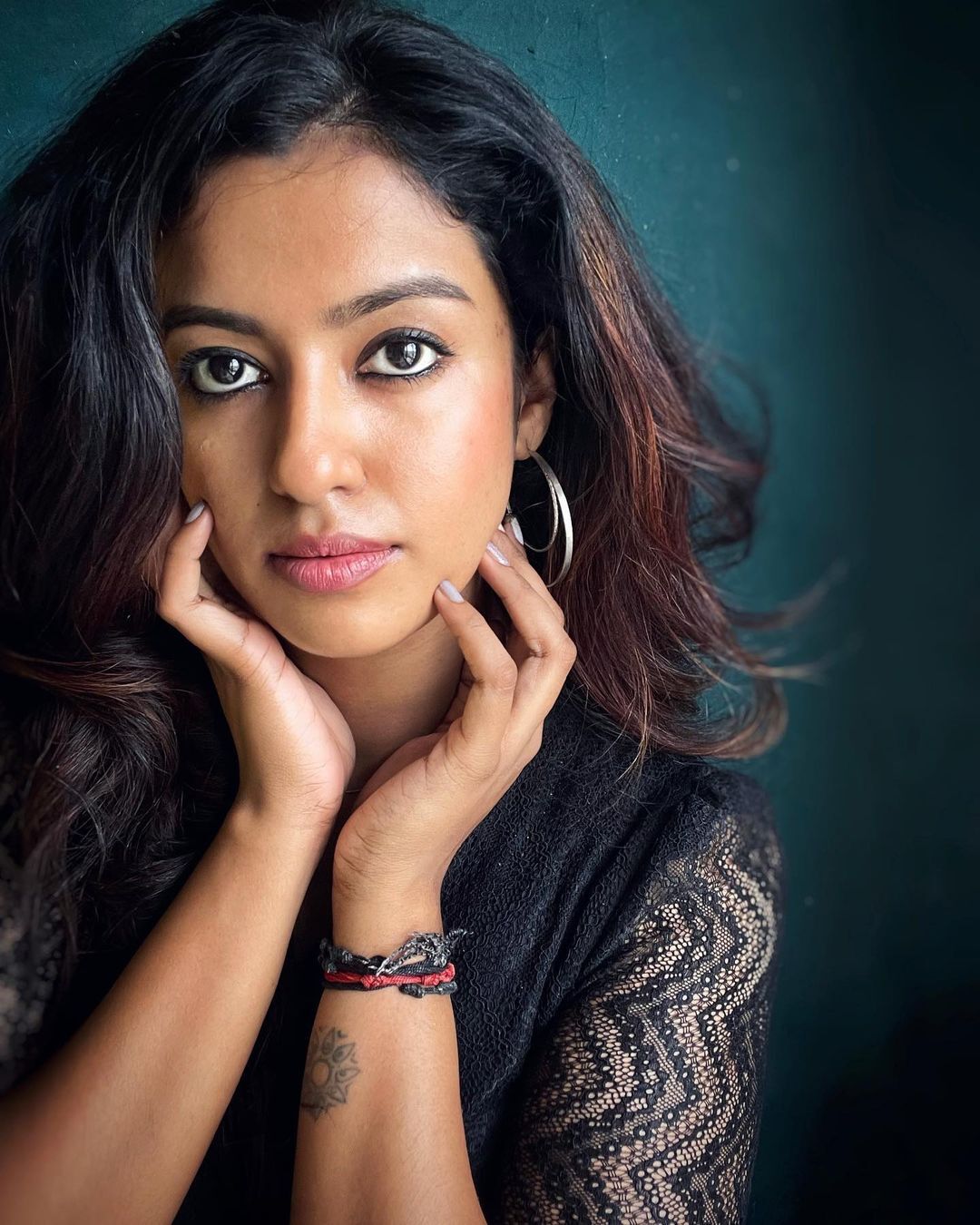 தேவதையாய் ஜொலிக்கும் ரோஷிணி ஹரிப்பிரியன்... அழகு சீக்ரெட் கேட்கும் ...