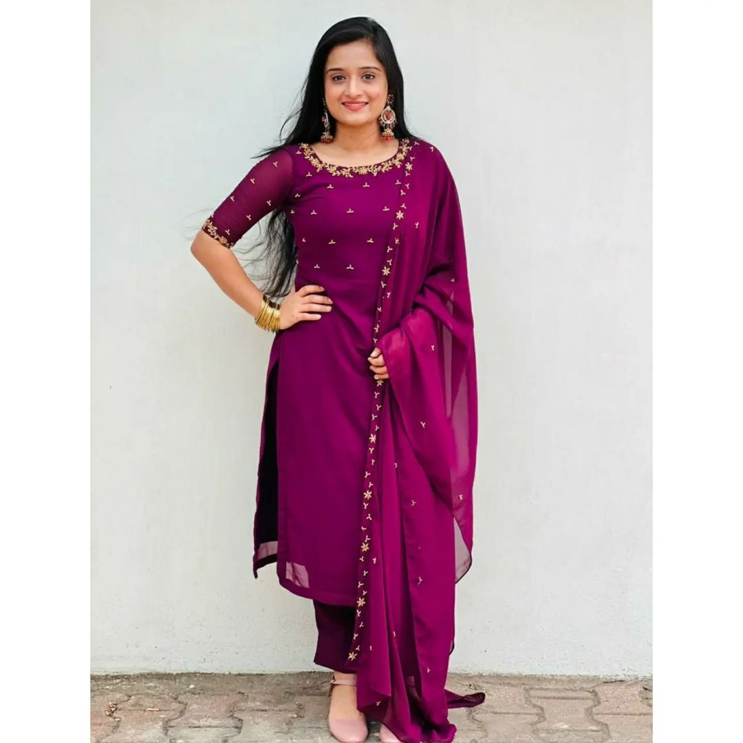 സ്റ്റൈലന്‍ ലുക്കില്‍ സാന്ത്വനത്തിലെ അഞ്ജലി, ചിത്രങ്ങൾ നോക്കൂ | Serial ...