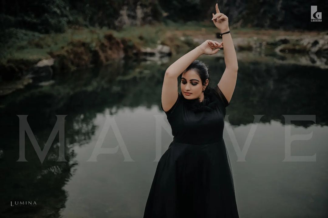 കറുപ്പില്‍ സുന്ദരിയായി മാന്‍വി, ചിത്രങ്ങൾ വൈറല്‍ | Serial Actress Manve ...