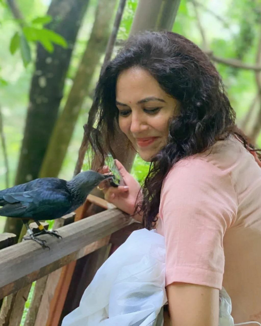 Sunitha: మరోసారి బ్యూటీఫుల్ లుక్స్ తో ఆకట్టుకున్న సింగర్ సునీత ...