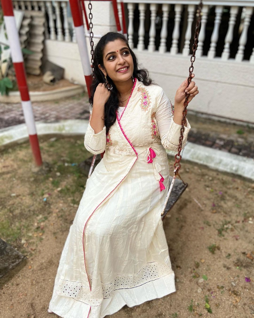 കൂടുതല്‍ സുന്ദരിയായി ശാലു കുര്യന്‍, പുതിയ ലുക്ക് വൈറലാവുന്നു | TV ...