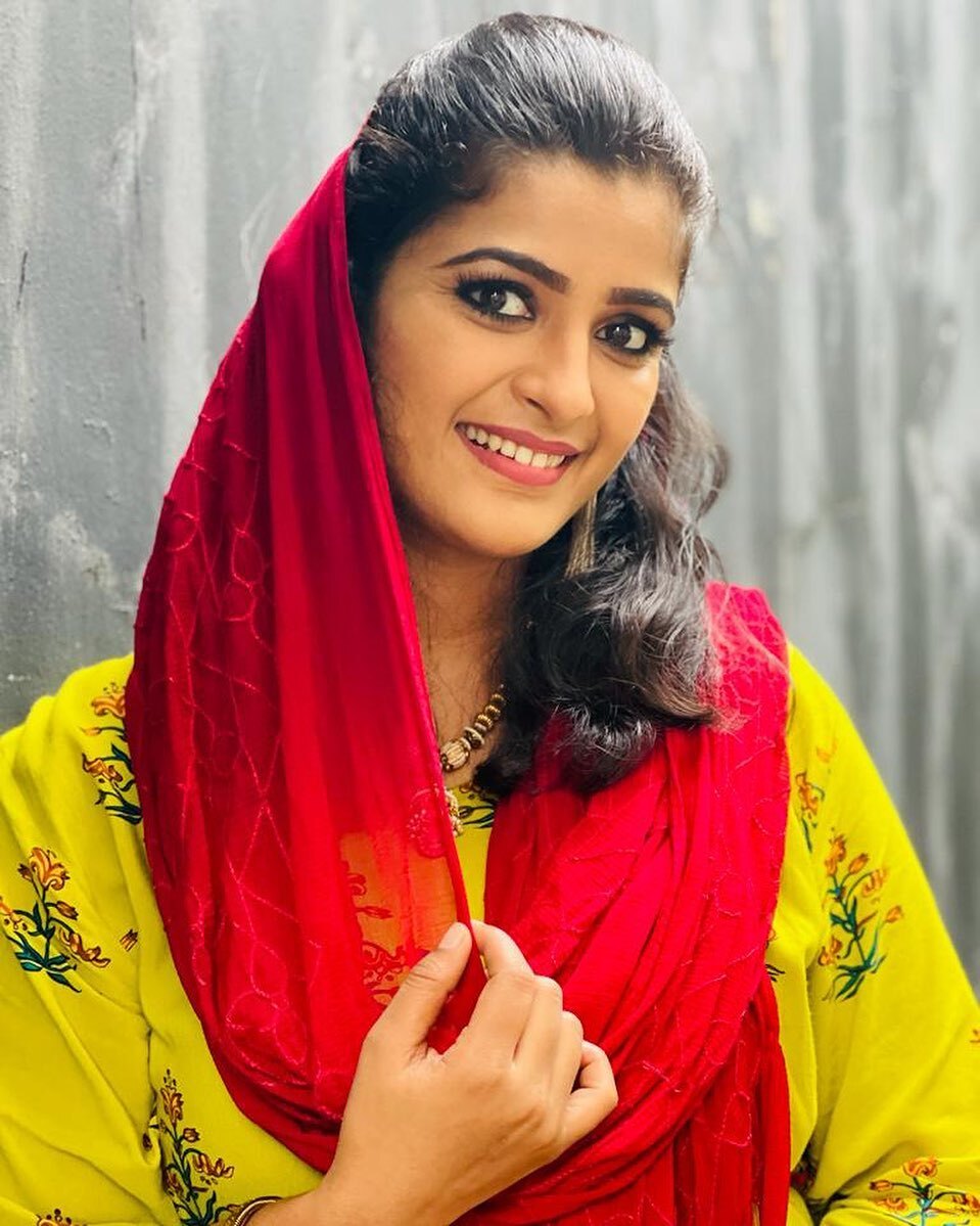 കൂടുതല്‍ സുന്ദരിയായി ശാലു കുര്യന്‍, പുതിയ ലുക്ക് വൈറലാവുന്നു | TV ...