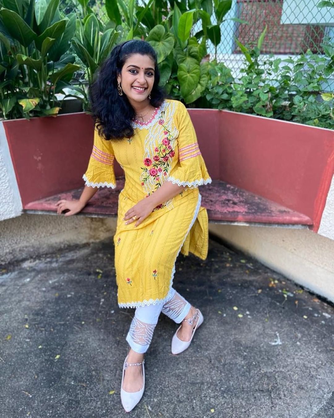 കൂടുതല്‍ സുന്ദരിയായി ശാലു കുര്യന്‍, പുതിയ ലുക്ക് വൈറലാവുന്നു | TV ...